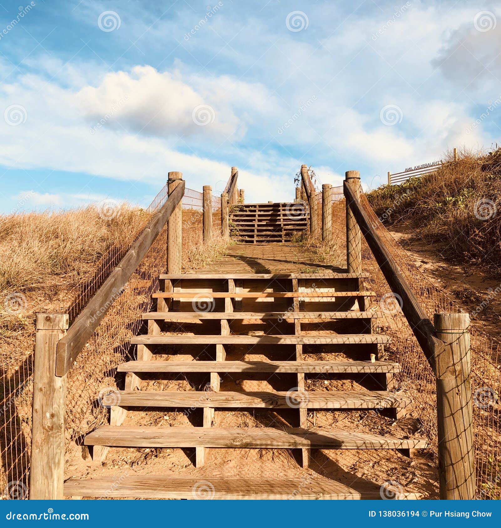 Escalera Rural Que Lleva Una Colina Foto de archivo - Imagen de ...