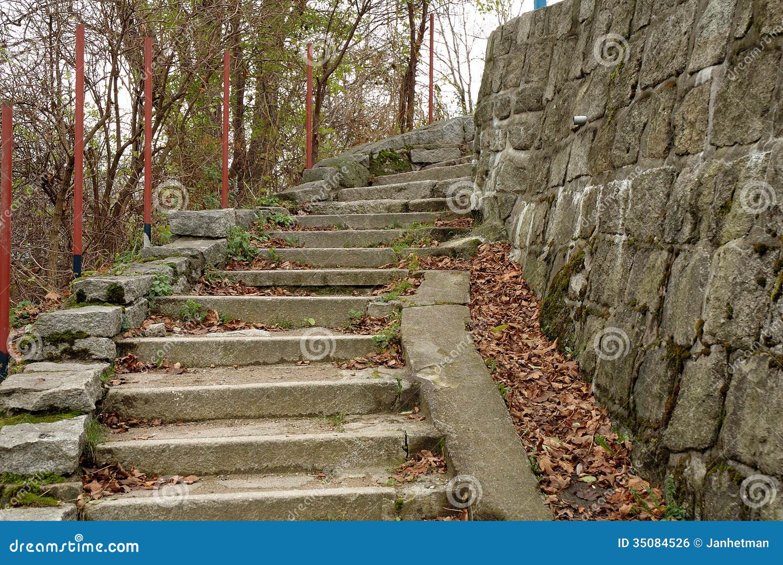 Escaleras de piedra foto de archivo. Imagen de piedra - 35084526