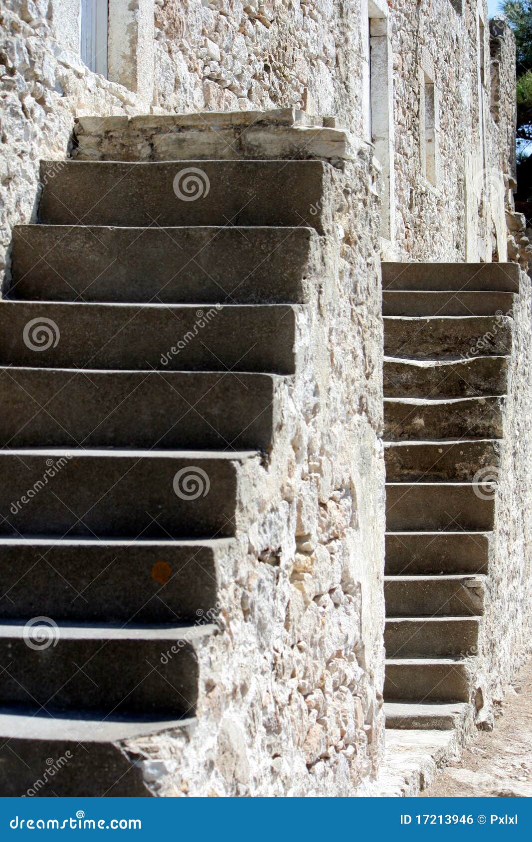 Escaleras externas foto de archivo. Imagen de blanco - 17213946