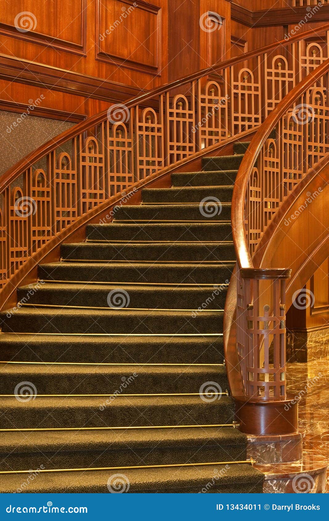 Escaleras Que Curvan Del Suelo De Mármol Imagen de archivo - Imagen de ...