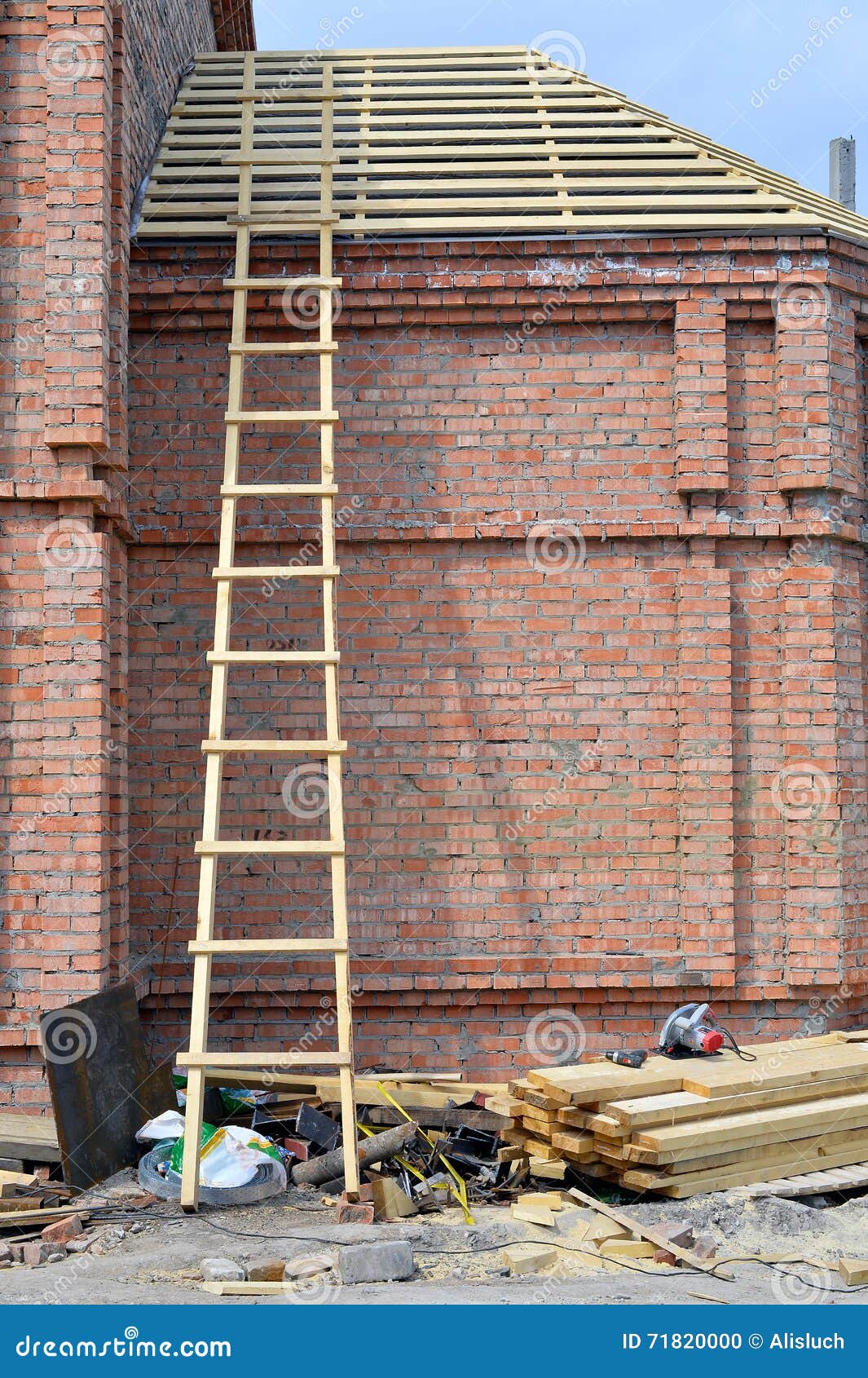 Escaliers En Bois Sur Un Mur De Briques Photo stock - Image du ...