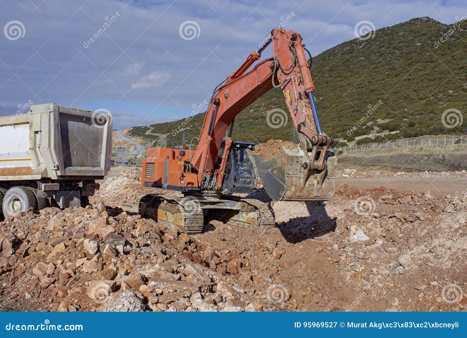 Escavadora, Escavadora No Processo Imagem de Stock - Imagem de processo ...