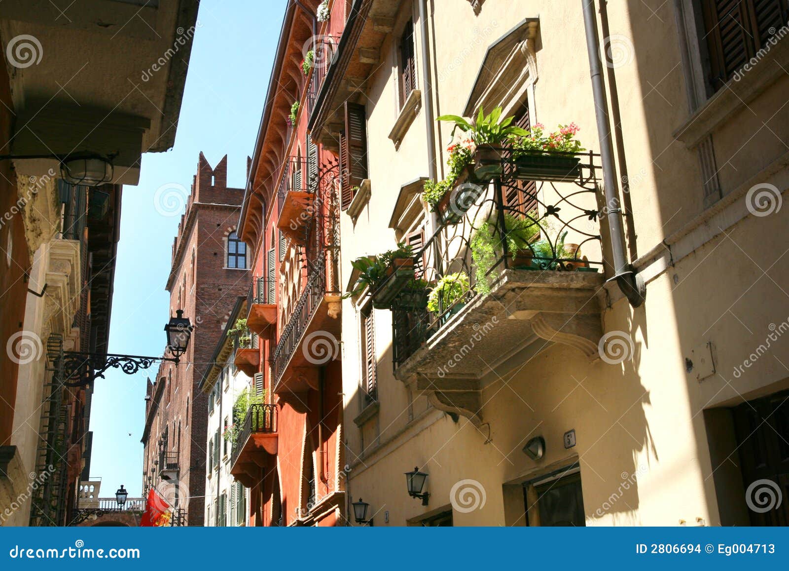 Escena De La Calle De Verona Foto de archivo - Imagen de ciudad ...
