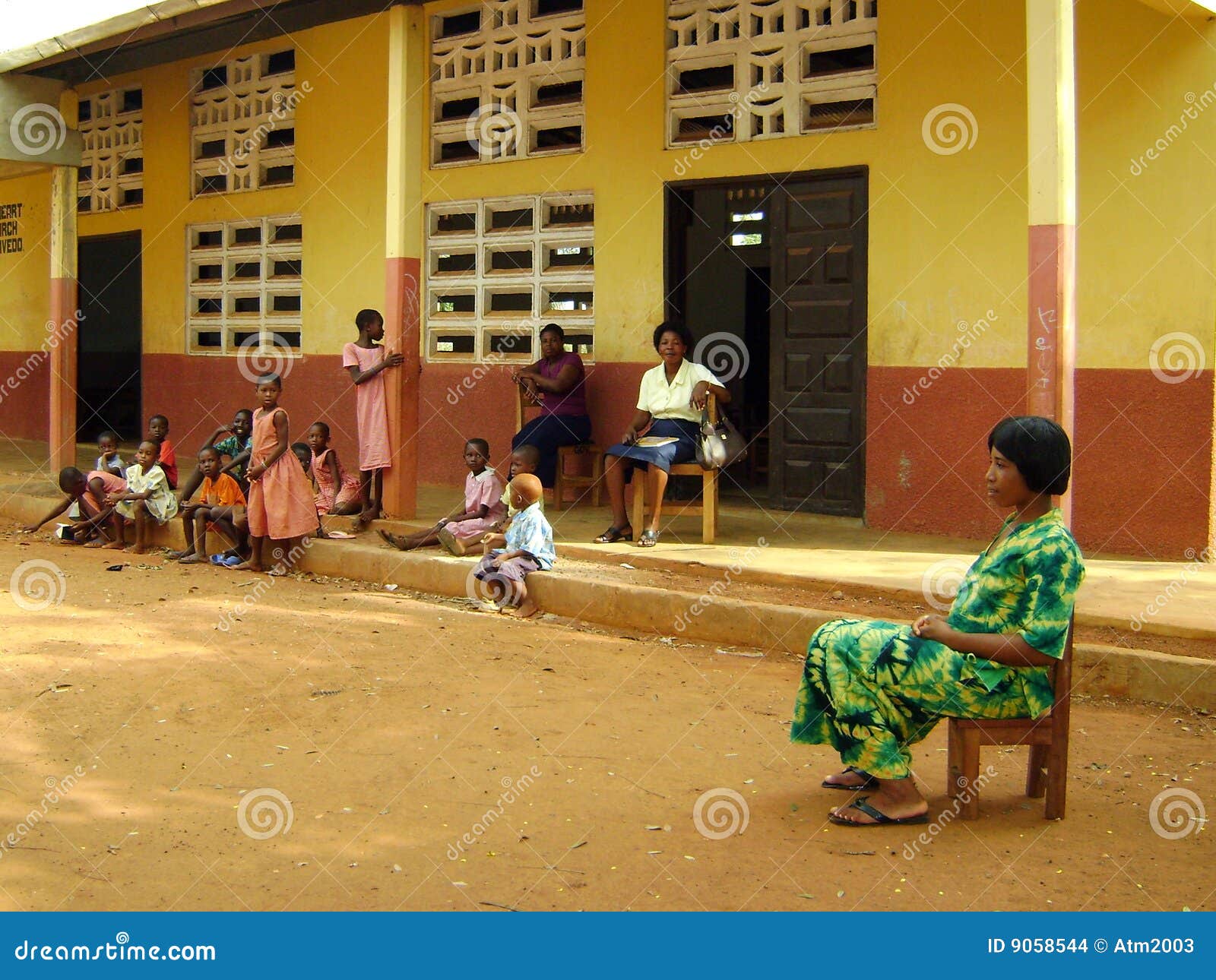 Escola africana imagem de stock editorial. Imagem de meninas - 9058544