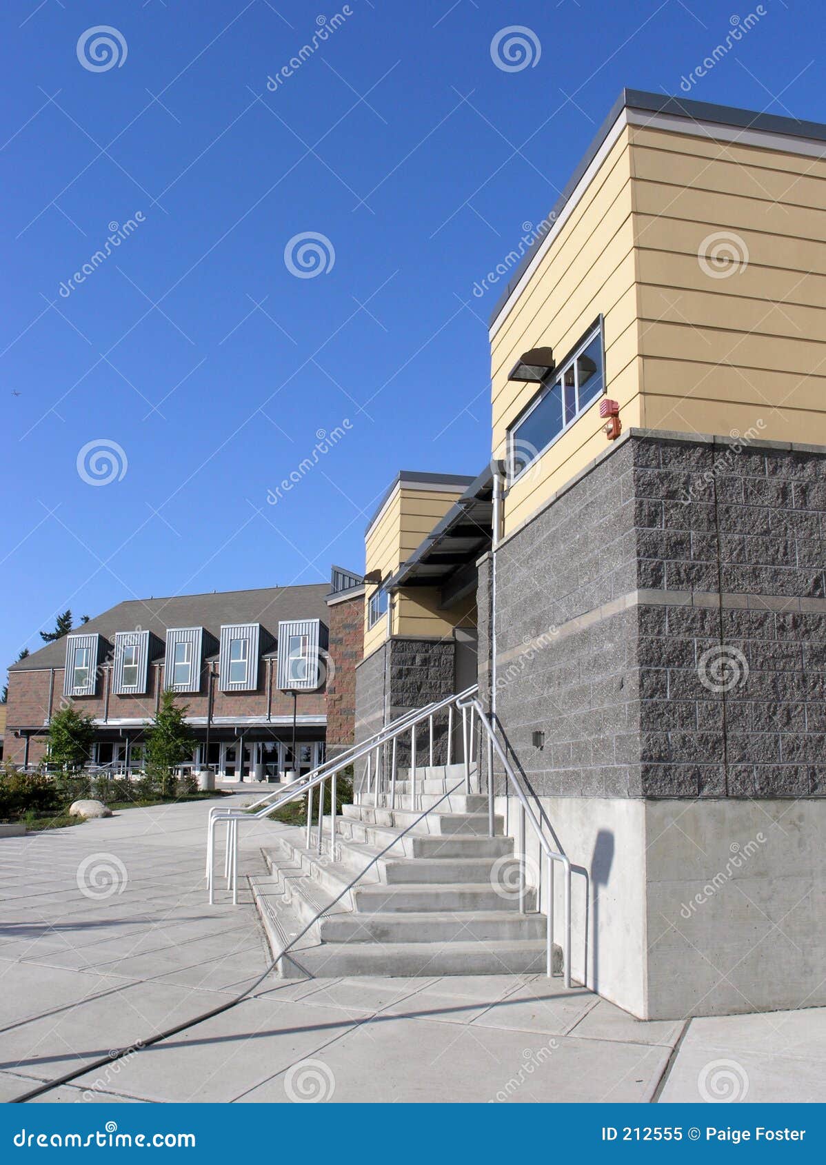 Escola moderna imagem de stock. Imagem de arquitetura, escola - 212555