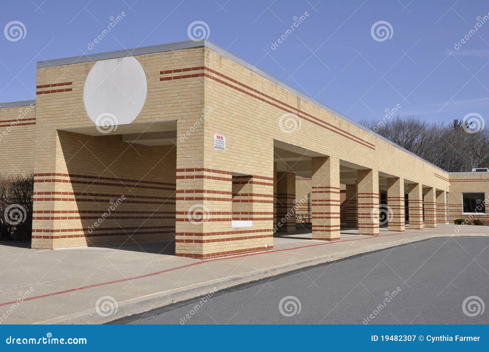 Escola primária moderna imagem de stock. Imagem de tijolo - 19482307