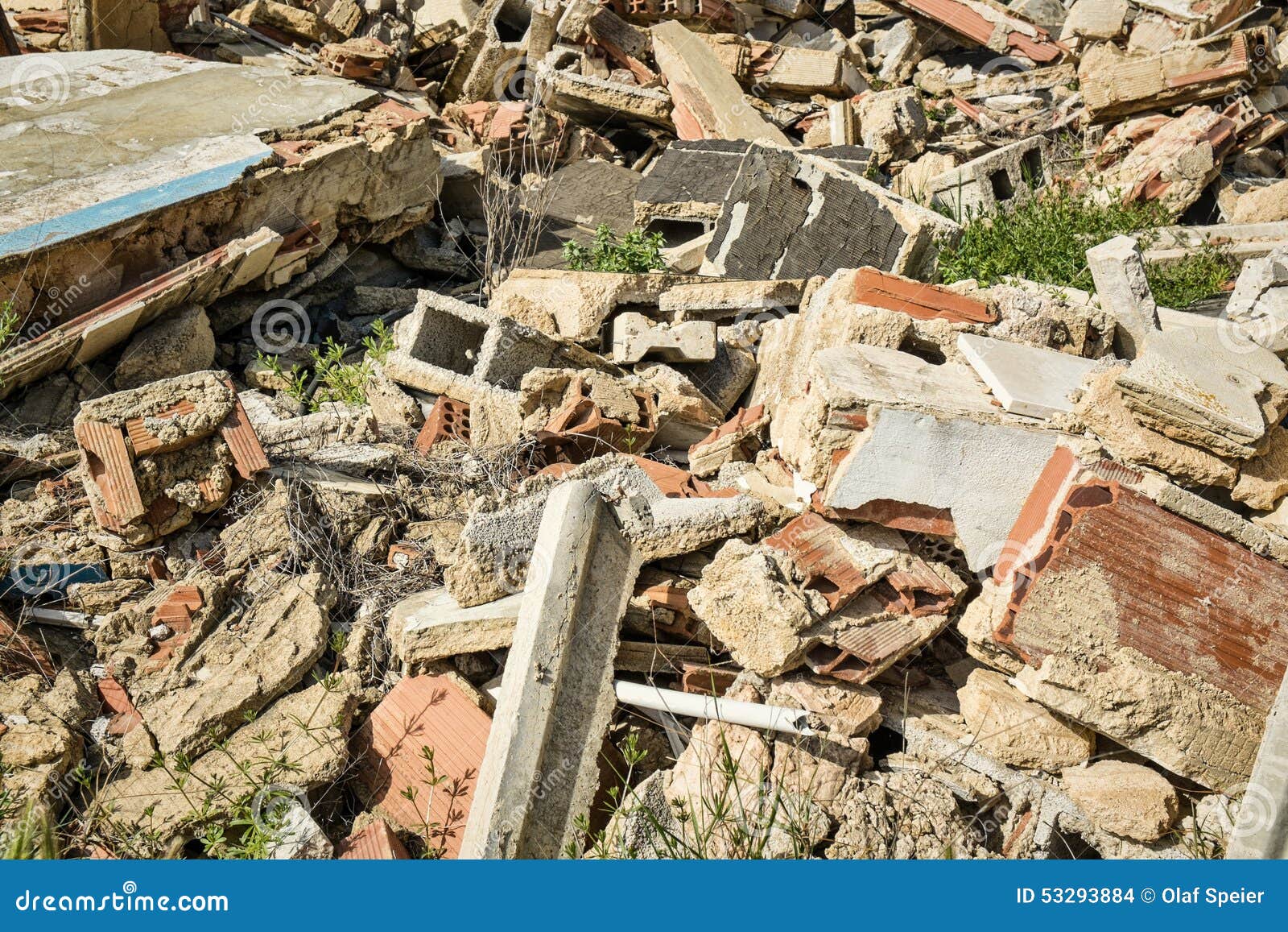 Escombro foto de archivo. Imagen de piedra, pared, vigas - 53293884