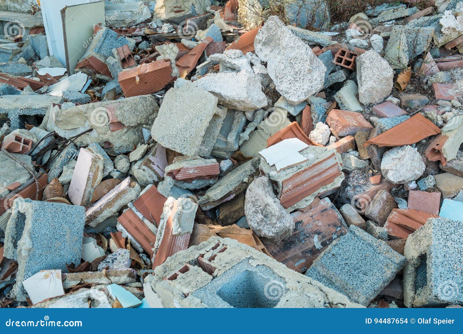 Escombro foto de archivo. Imagen de completo, marco, solitario - 94487654