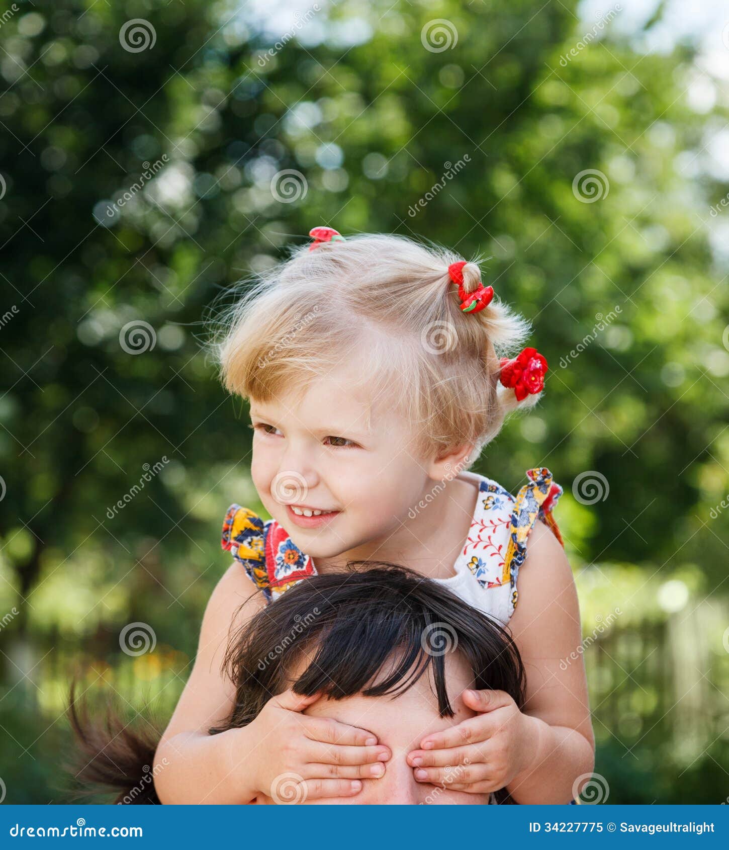 Esconde-esconde imagem de stock. Imagem de divertimento - 34227775