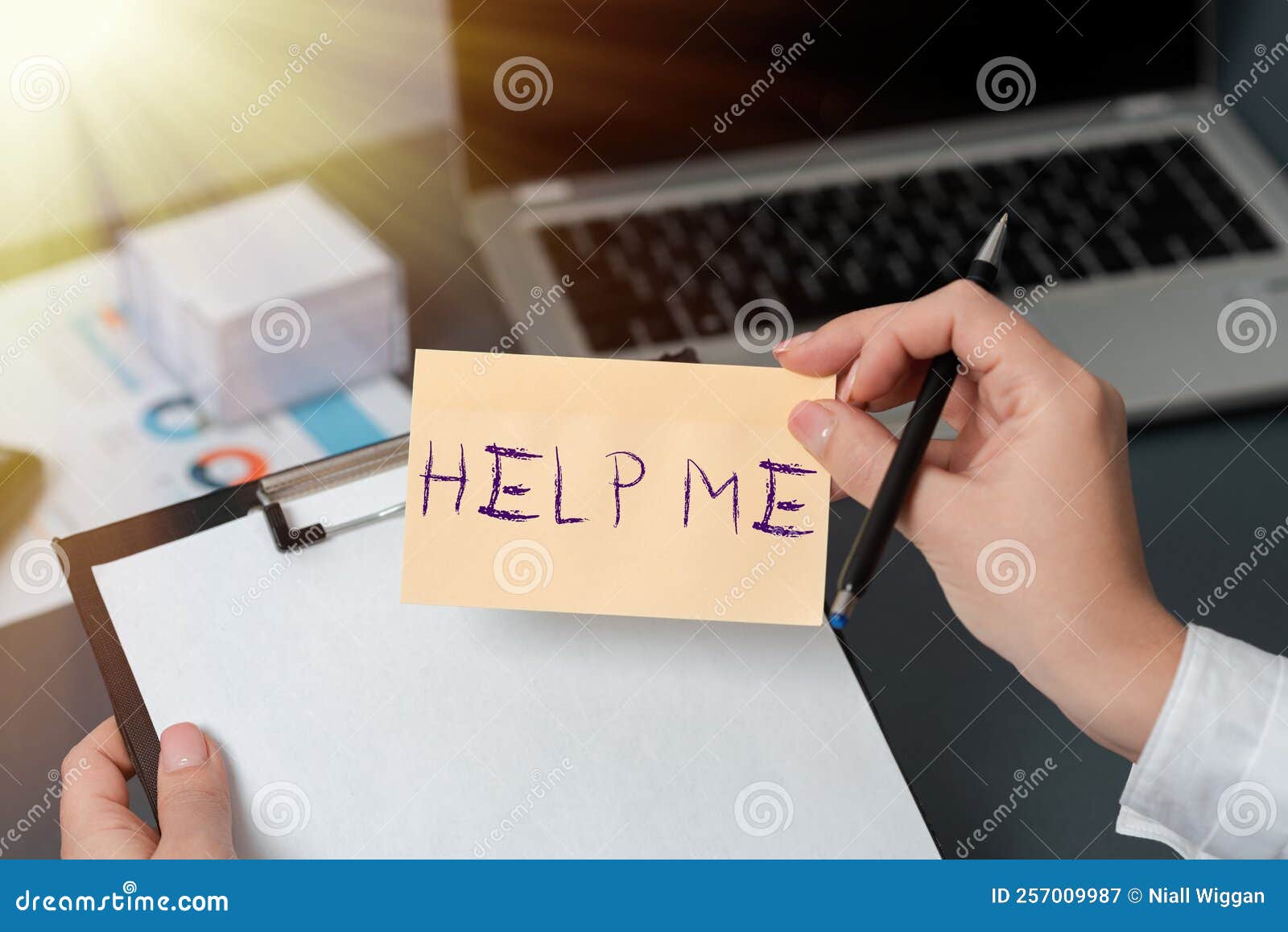 Escribir Mostrar Texto Me Ayuda. Idea De Negocio Pidiendo a Alguien Que ... Escribir Mostrar Texto Me Ayuda. Idea De Negocio Pidiendo a Alguien Que ...