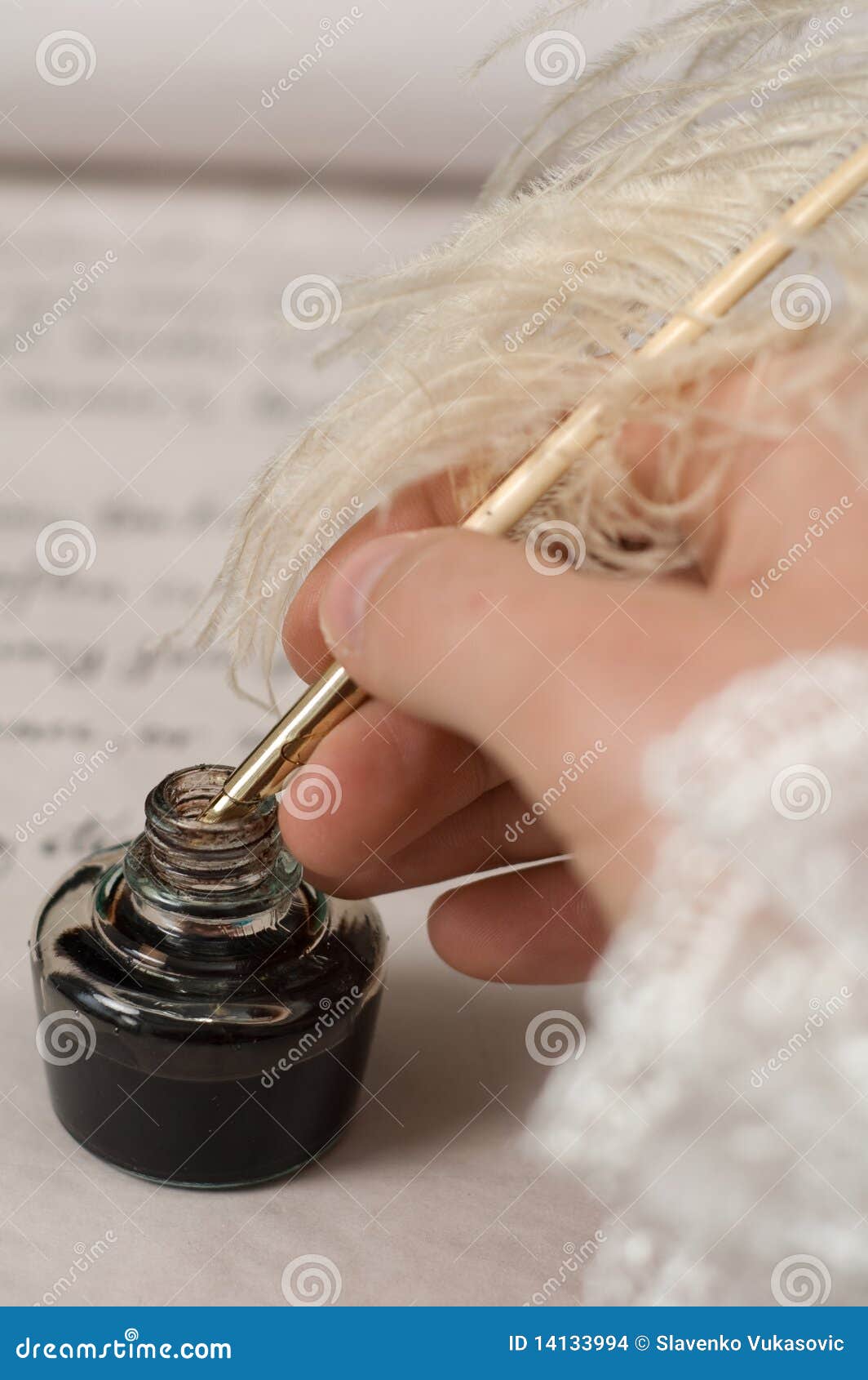 Escrita com pena da pena foto de stock. Imagem de escrita - 14133994