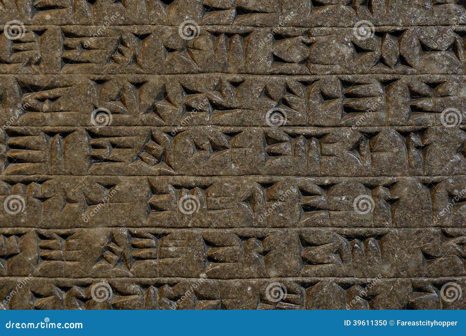 Escritura Cuneiforme De La Tableta De Arcilla Del Mesopotamia Foto de ...