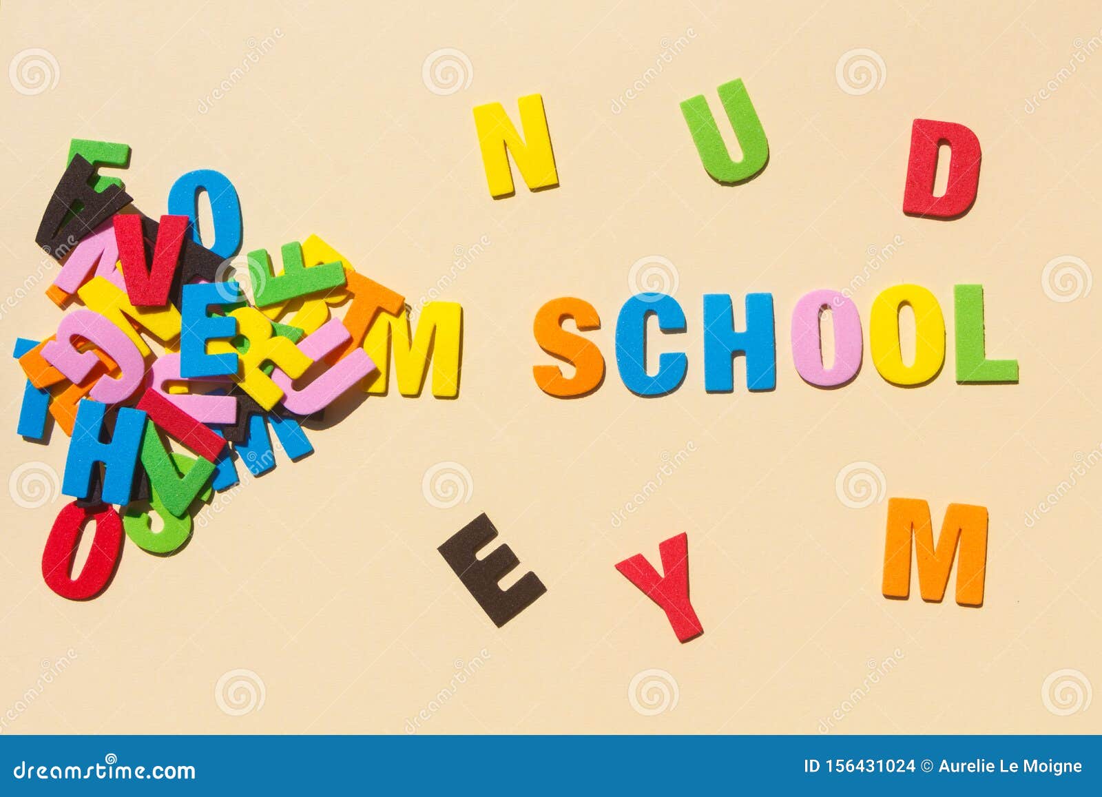 Escuela Escrita Con Letras De Colores Foto de archivo - Imagen de texto ...