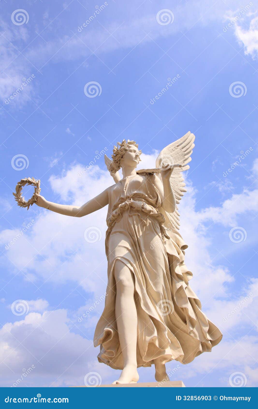 Escultura bonita do anjo imagem de stock. Imagem de norte - 32856903