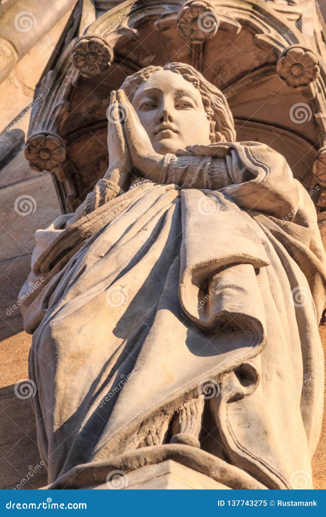 Escultura Da Virgem Maria Rezando Imagem de Stock - Imagem de cara ...