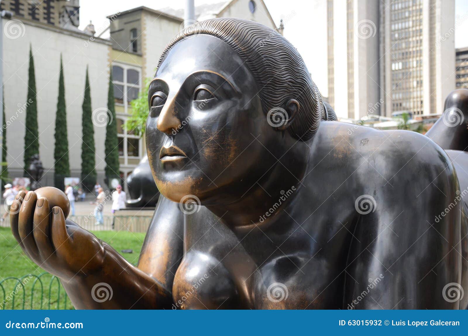 Escultura de Botero foto de archivo. Imagen de ciudad - 63015932