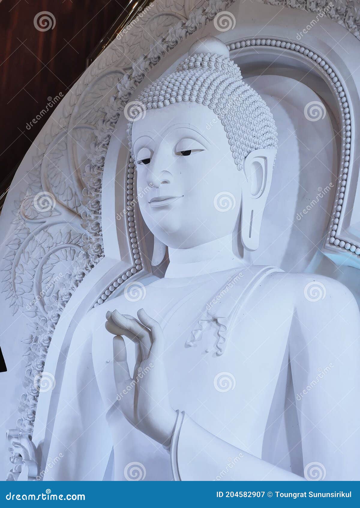 Escultura De Buda Blanco En El Templo. Imagen de archivo - Imagen de ...