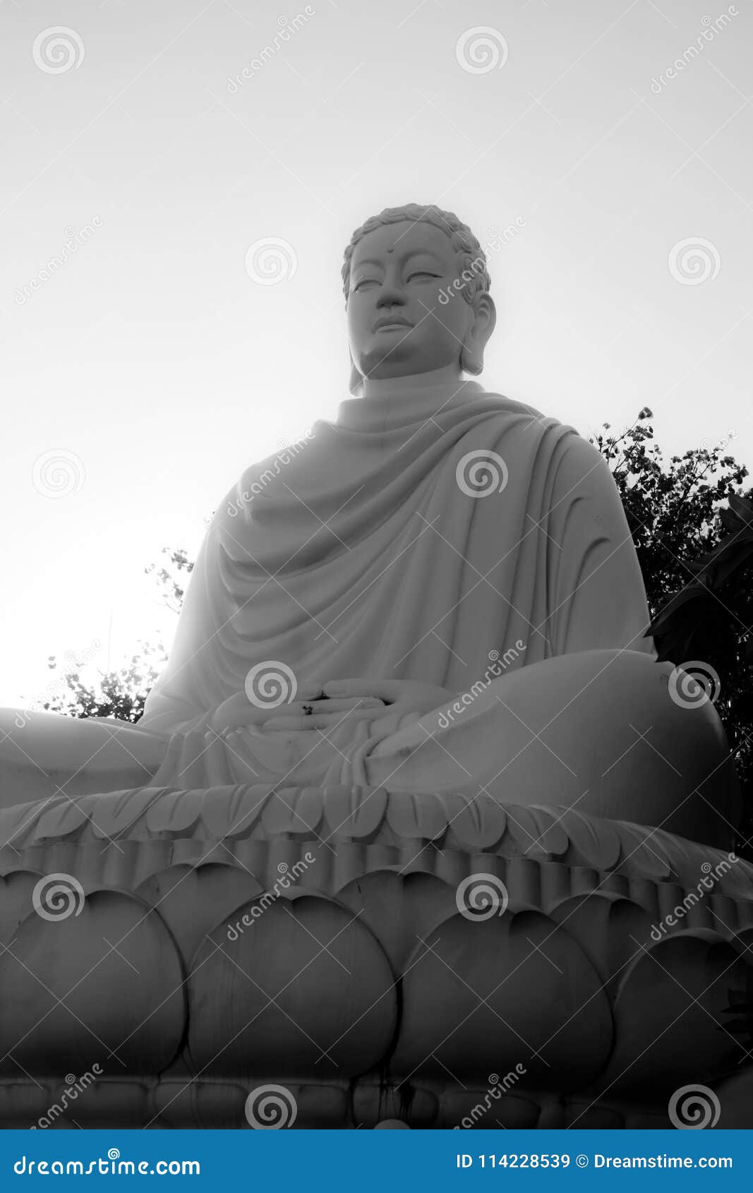 Escultura De Buda En Blanco Y Negro Imagen de archivo - Imagen de buda ...