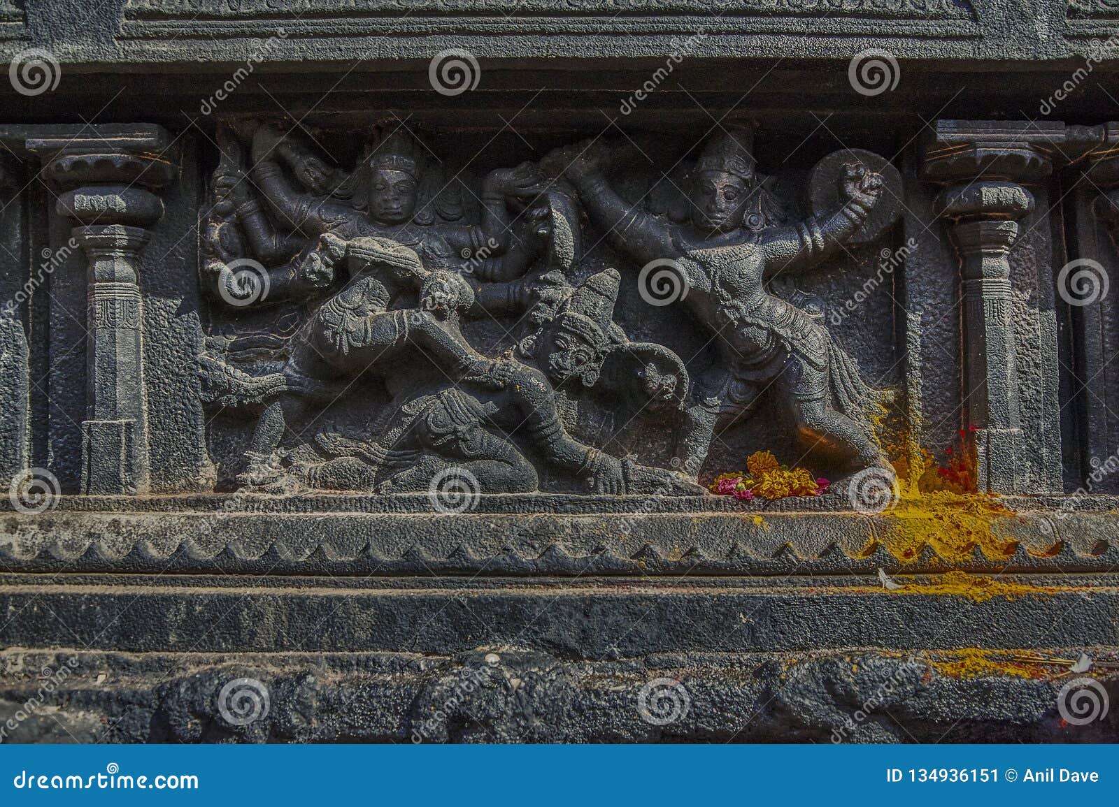 Escultura De Piedra De Devi Fiting Danavas Imagen de archivo - Imagen ...