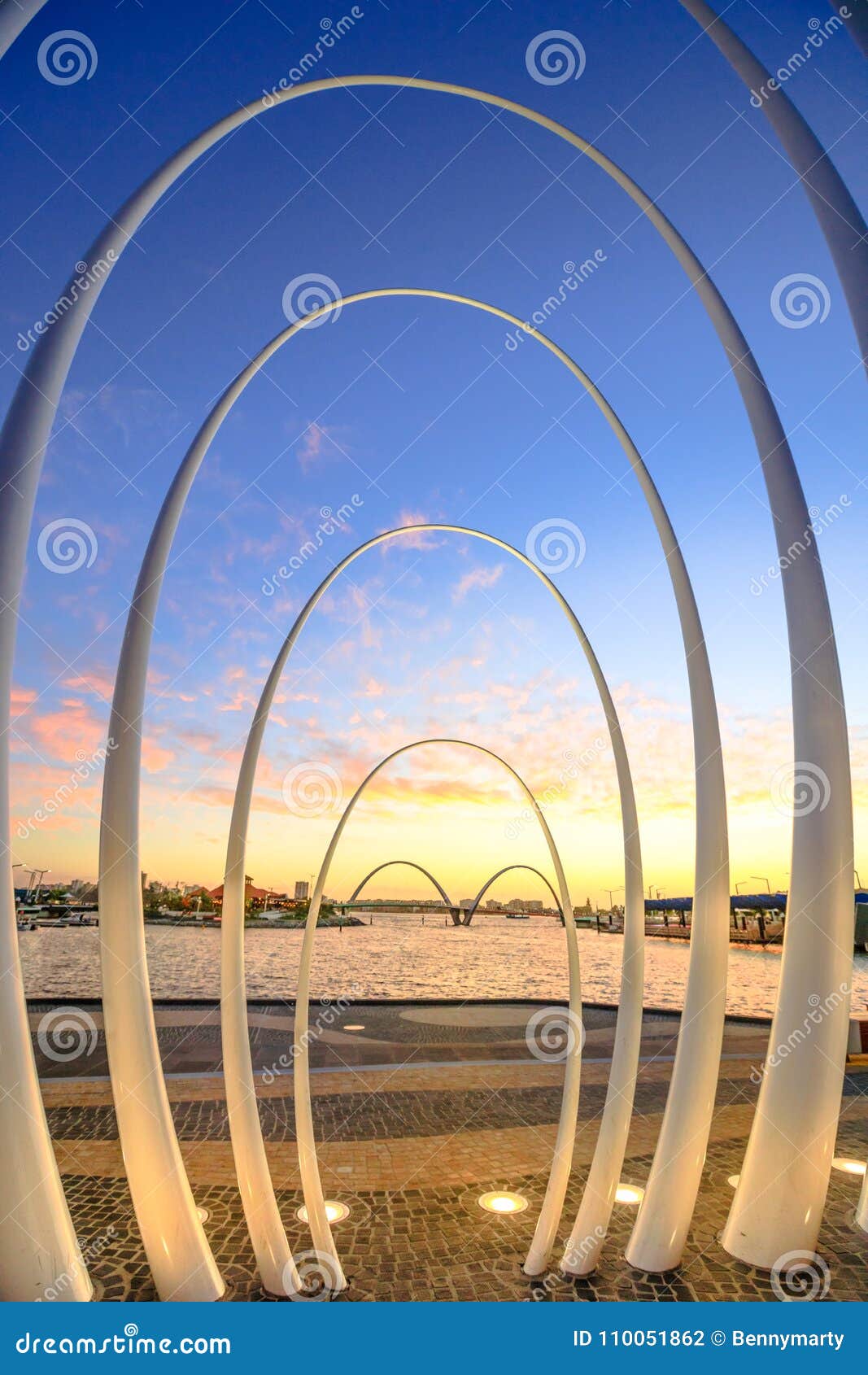 Escultura De Spanda En Perth Fotografía editorial - Imagen de turista ...