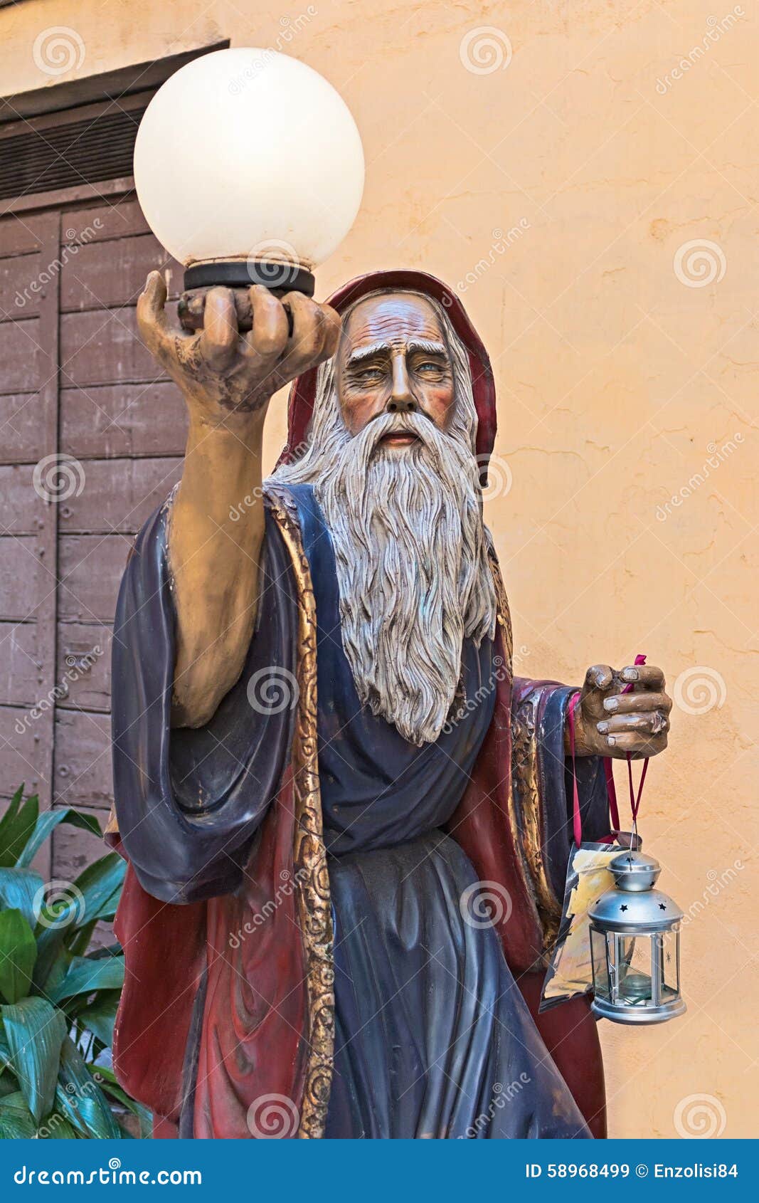 Escultura del mago Merlin imagen de archivo. Imagen de barba - 58968499