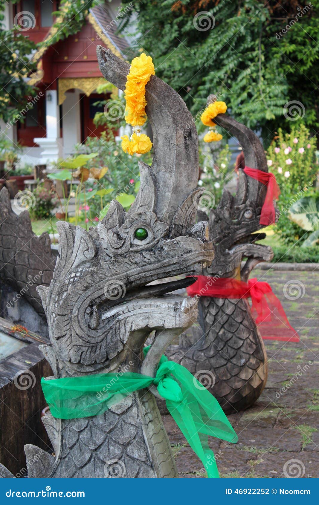 Escultura del Naga foto de archivo. Imagen de lujo, verde - 46922252