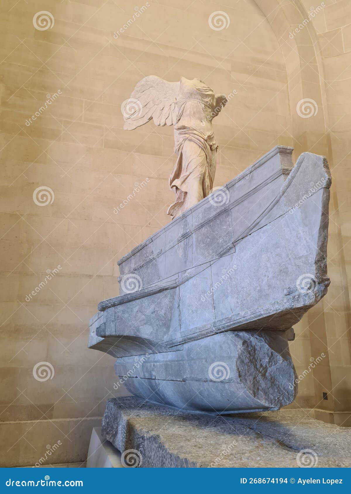 Escultura musee du louvre imagen de archivo editorial. Imagen de textil ...