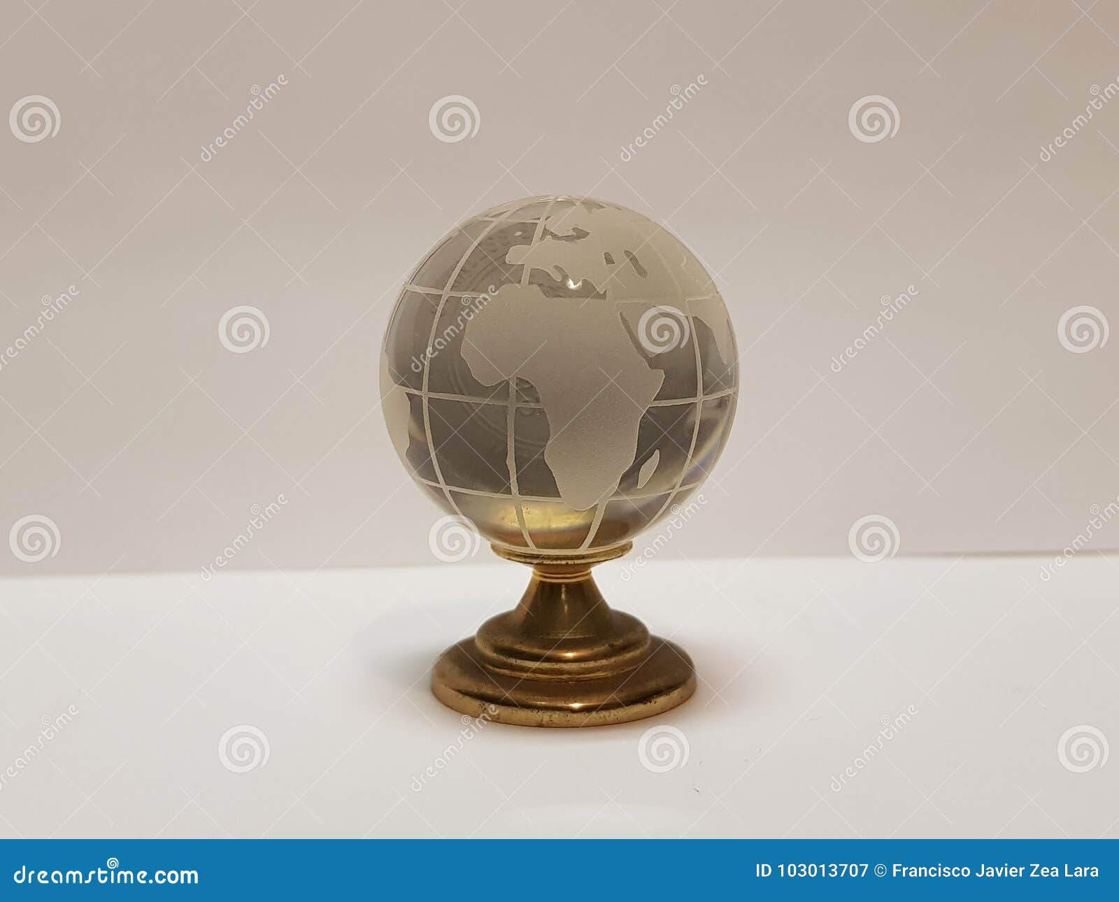 Esfera con el mapa imagen de archivo. Imagen de mundo - 103013707