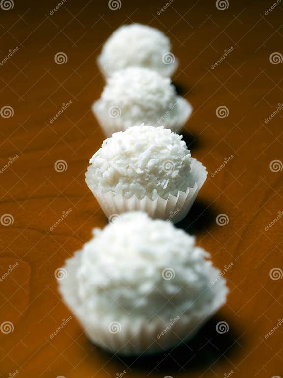 Esferas do coco imagem de stock. Imagem de feriado, decorativo - 13872919