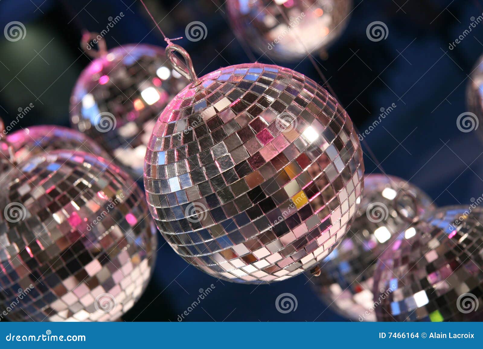 Esferas Do Partido Do Disco Foto de Stock - Imagem de chamativo, luzes ...