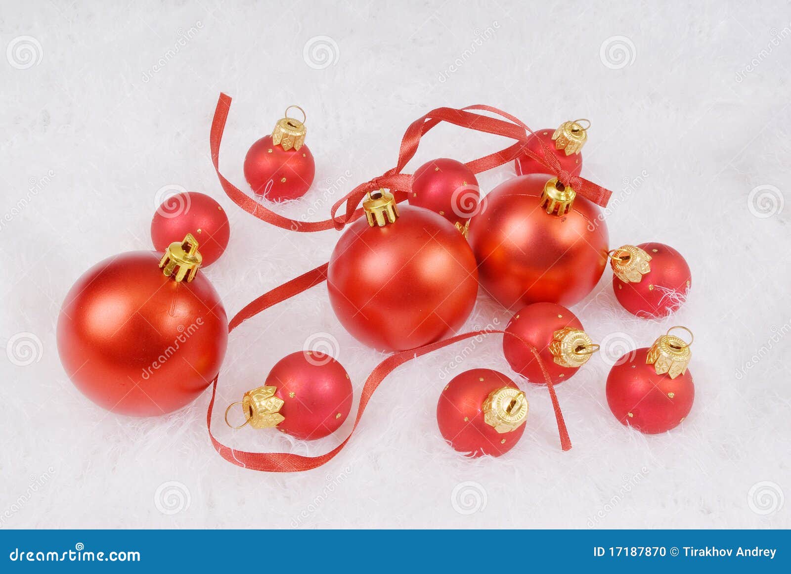 Esferas rojas con la cinta foto de archivo. Imagen de fondos - 17187870