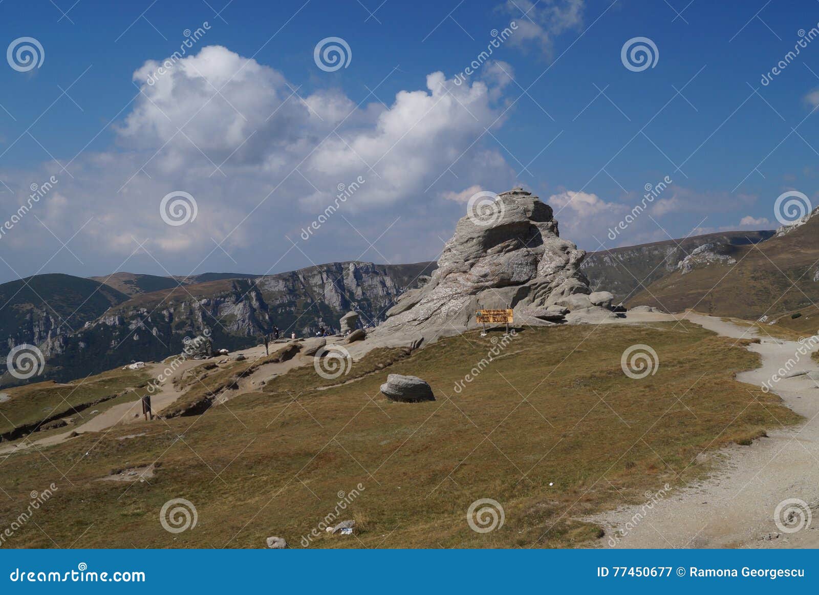 Esfinge de Bucegi, Rumania imagen de archivo. Imagen de piedra - 77450677