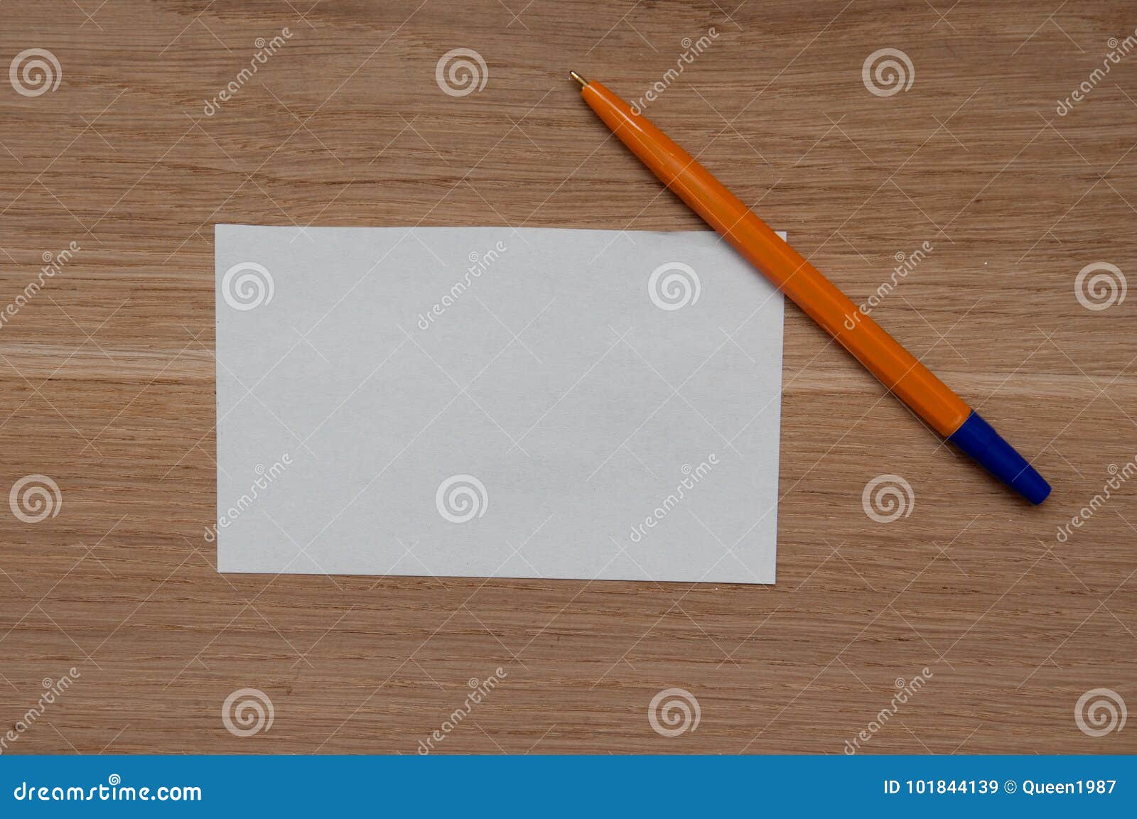 Espacio en blanco y pluma imagen de archivo. Imagen de abajo - 101844139