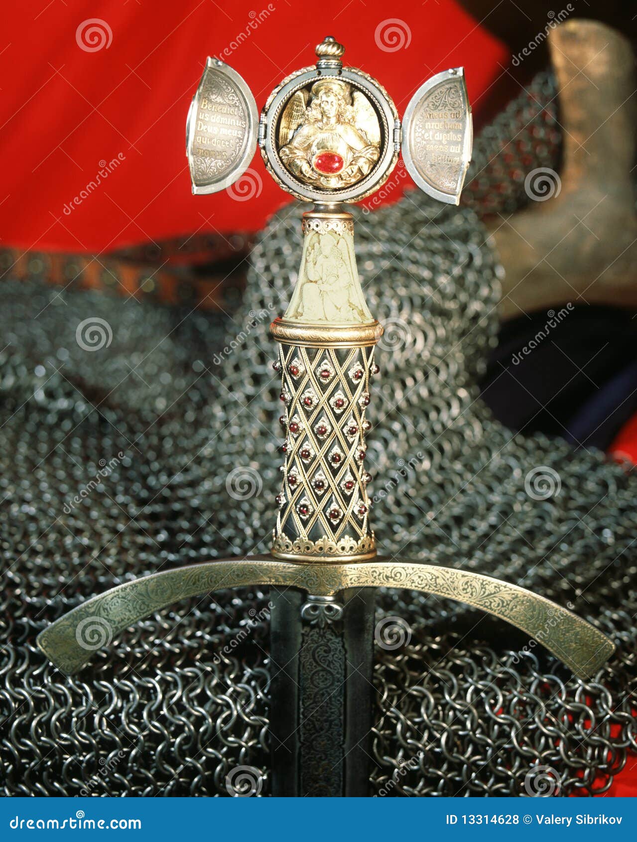 Espada foto de archivo. Imagen de guerra, sable, hilar - 13314628