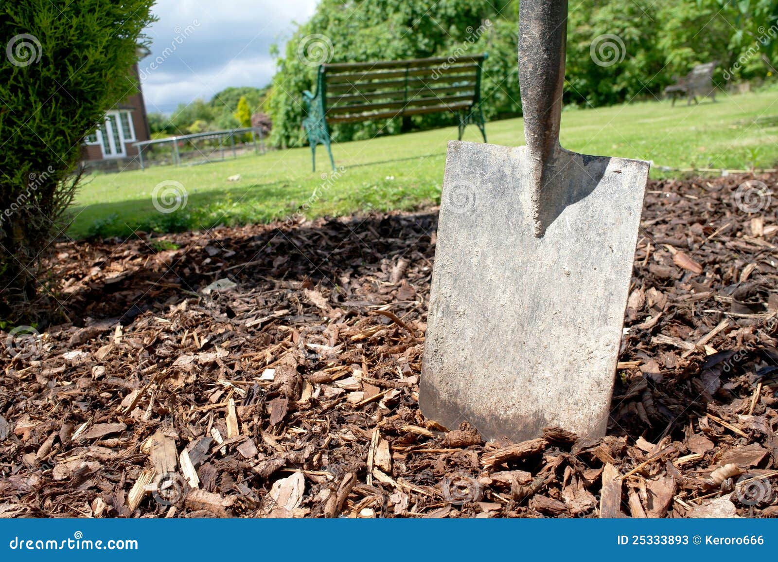 Espada horizontal imagen de archivo. Imagen de metal - 25333893