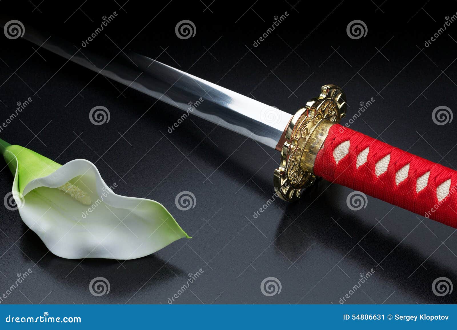 Espada Japonesa Do Samurai E Flor Bonita Imagem de Stock - Imagem de ...