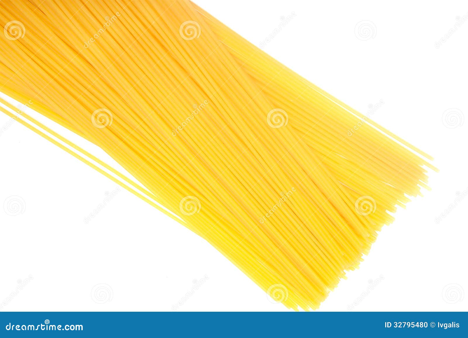 Espaguetis crudos foto de archivo. Imagen de tradicional - 32795480