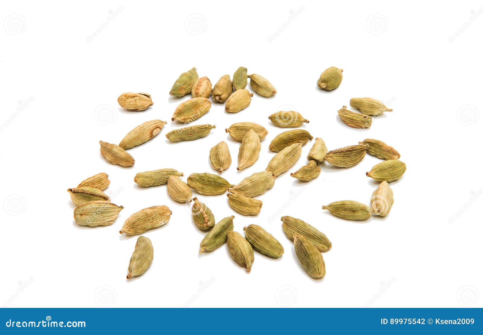 Especias Del Grano Del Cardamomo Aisladas Foto de archivo - Imagen de ...