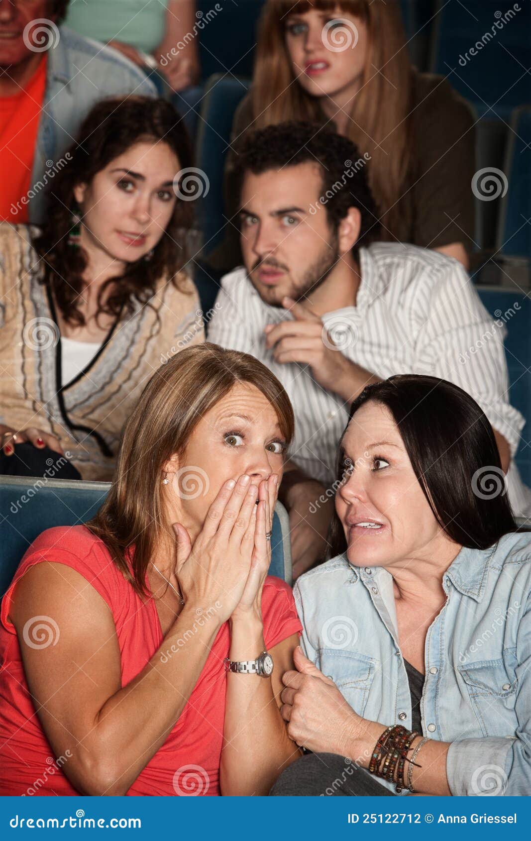 Espectadores en suspenso foto de archivo. Imagen de espectador - 25122712