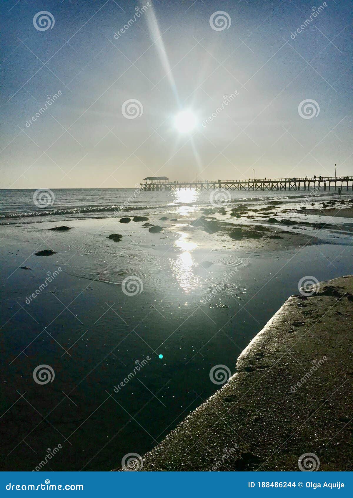 Espejo en el mar foto de archivo. Imagen de arena, sunlight - 188486244