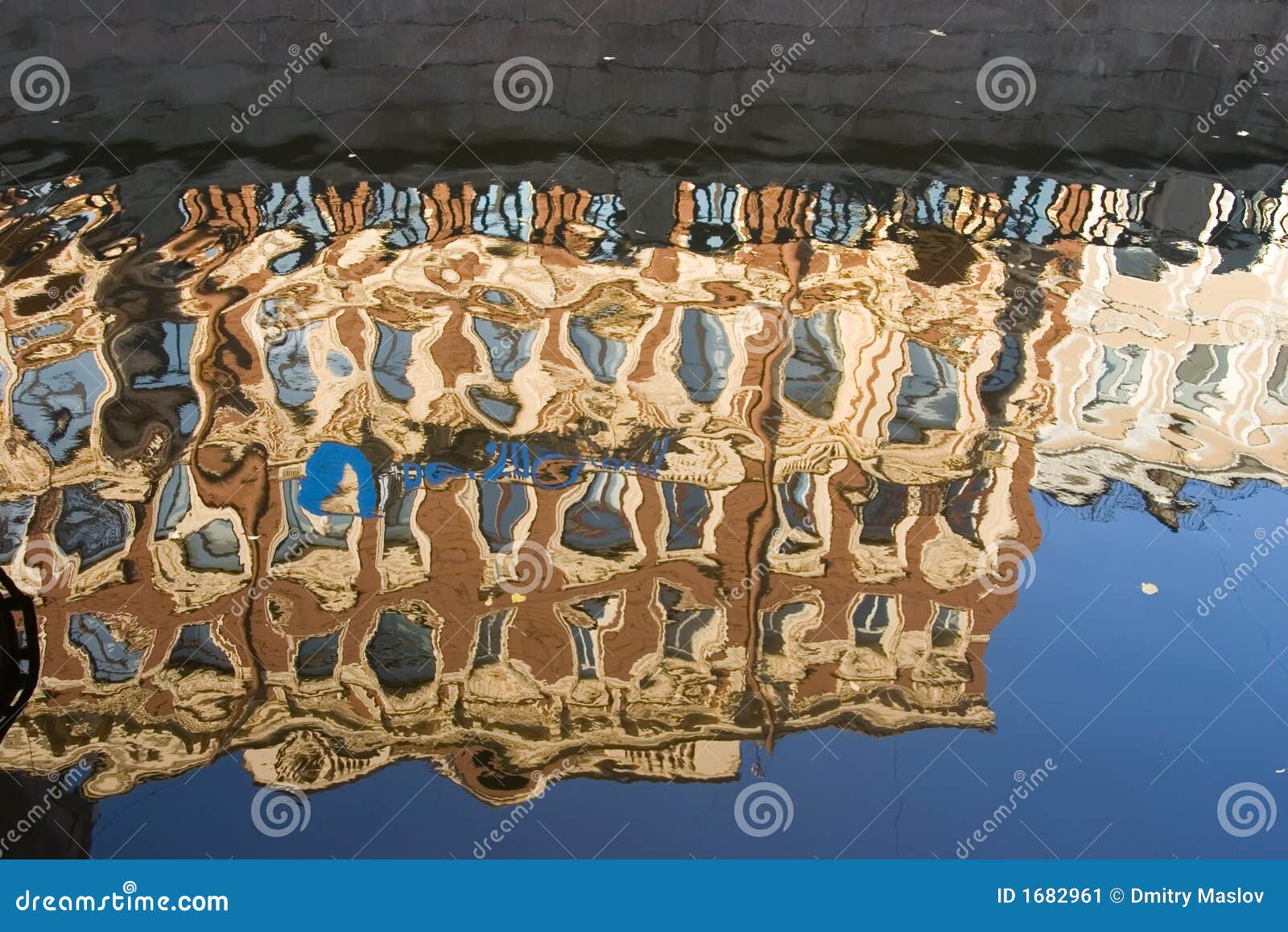 Espejo falso imagen de archivo. Imagen de casero, imagen - 1682961