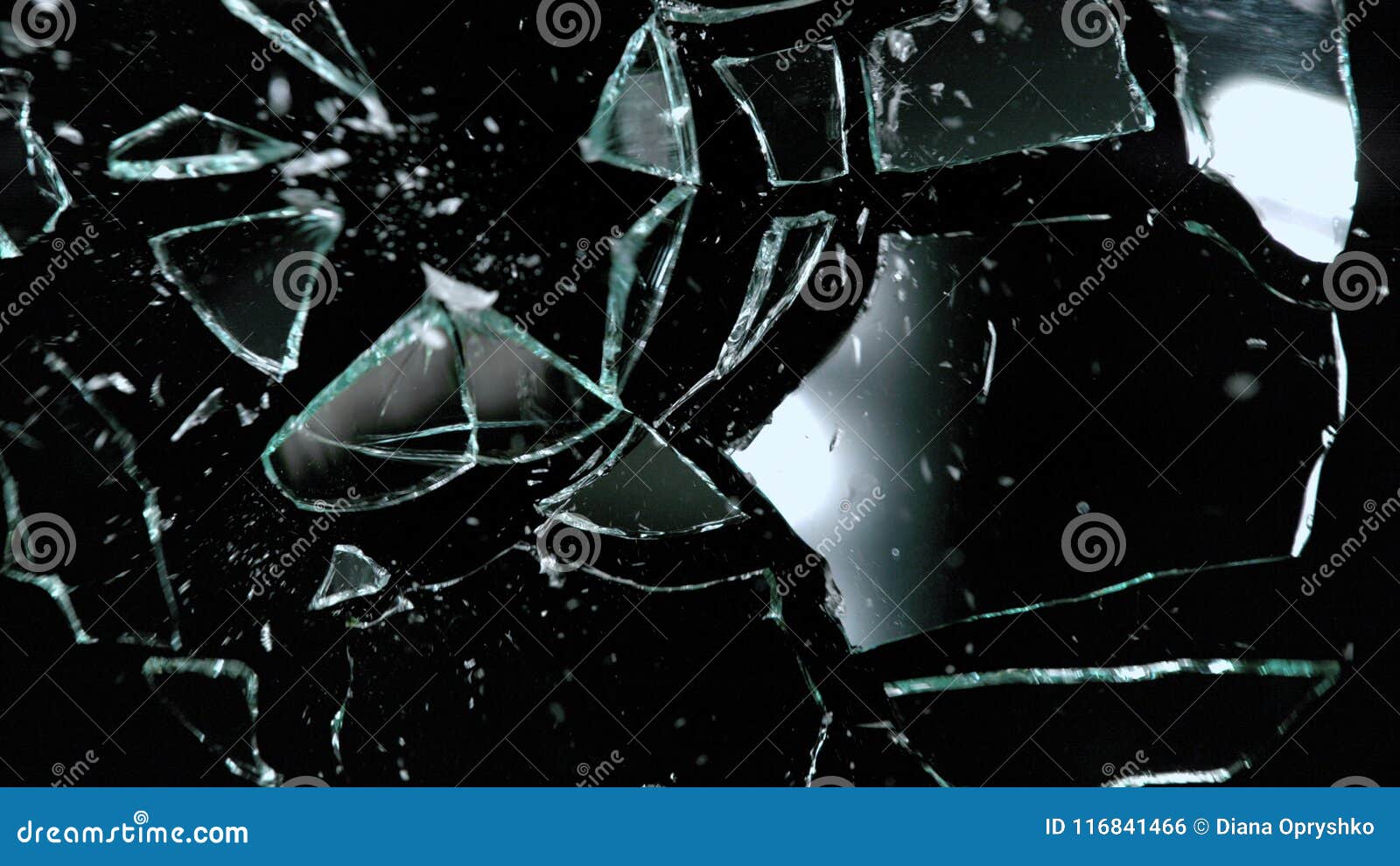 Espelho Quebrado Quebrado Em Muitas Partes Foto de Stock - Imagem de ...