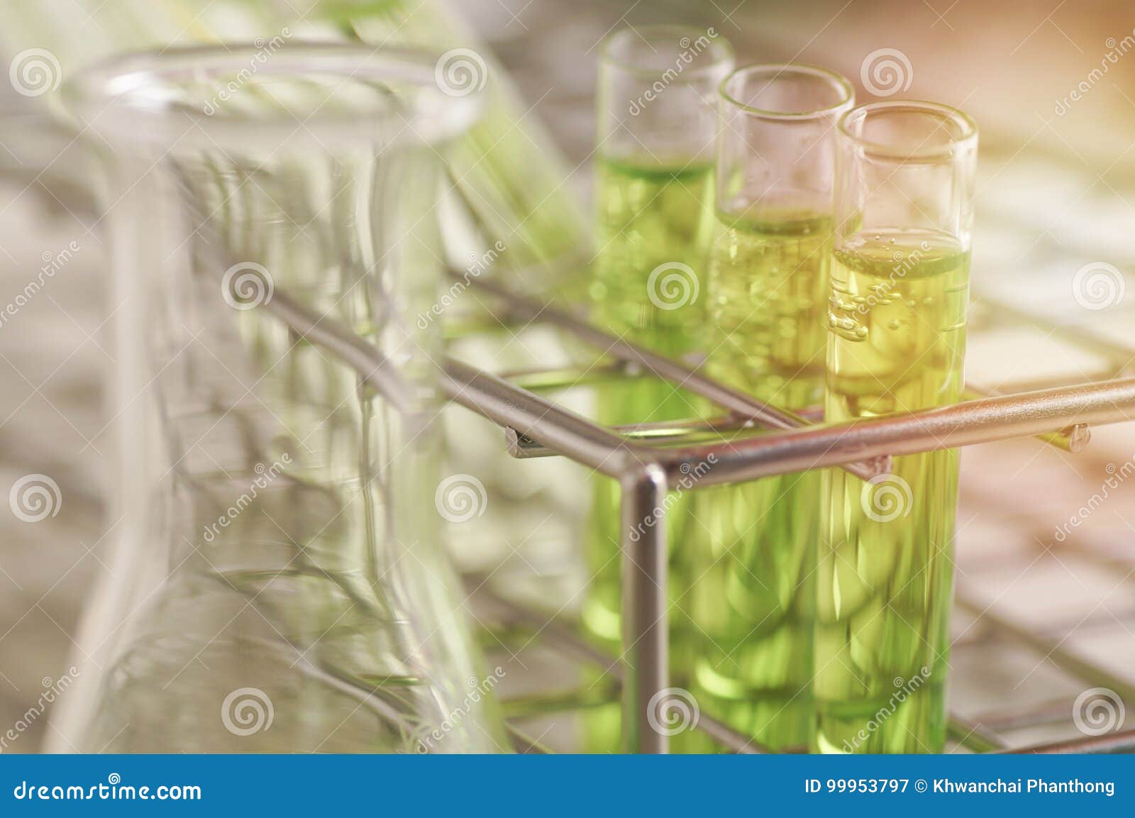 Esperimenti Scientifici, Attrezzature Di Laboratorio E Provette ...