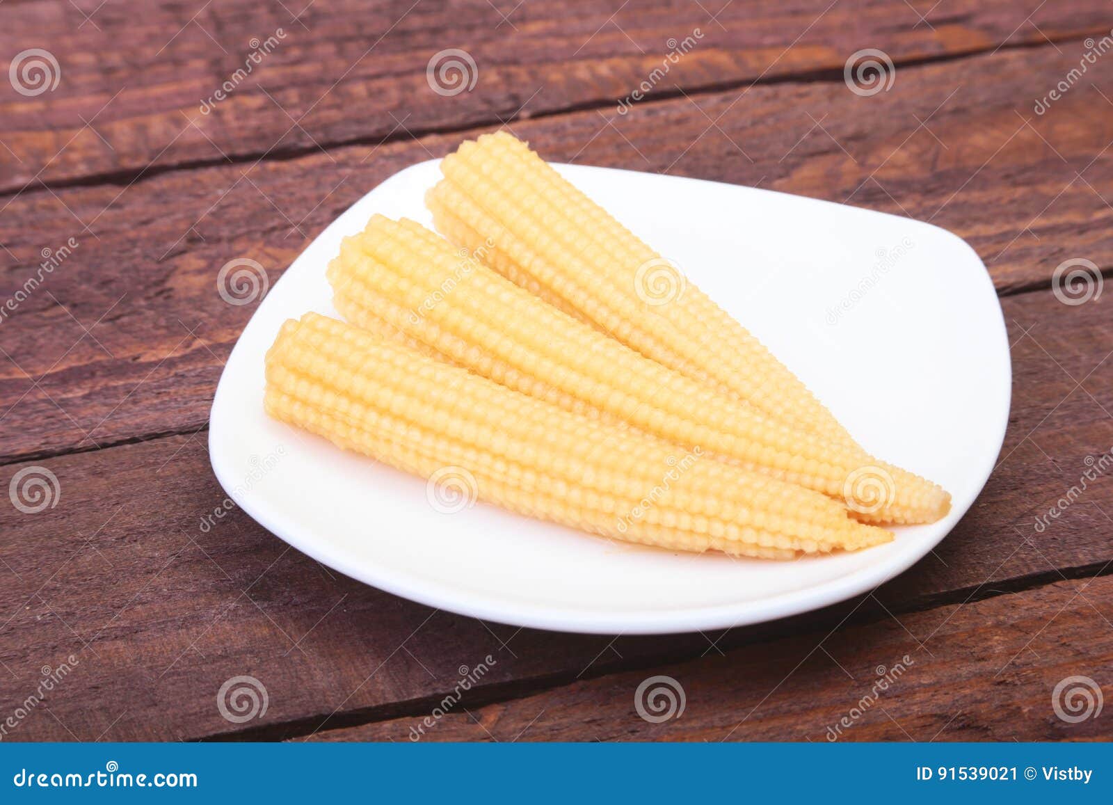 Espiga De Mini Corn Preservada Na Placa Na Placa De Madeira Imagem de ...