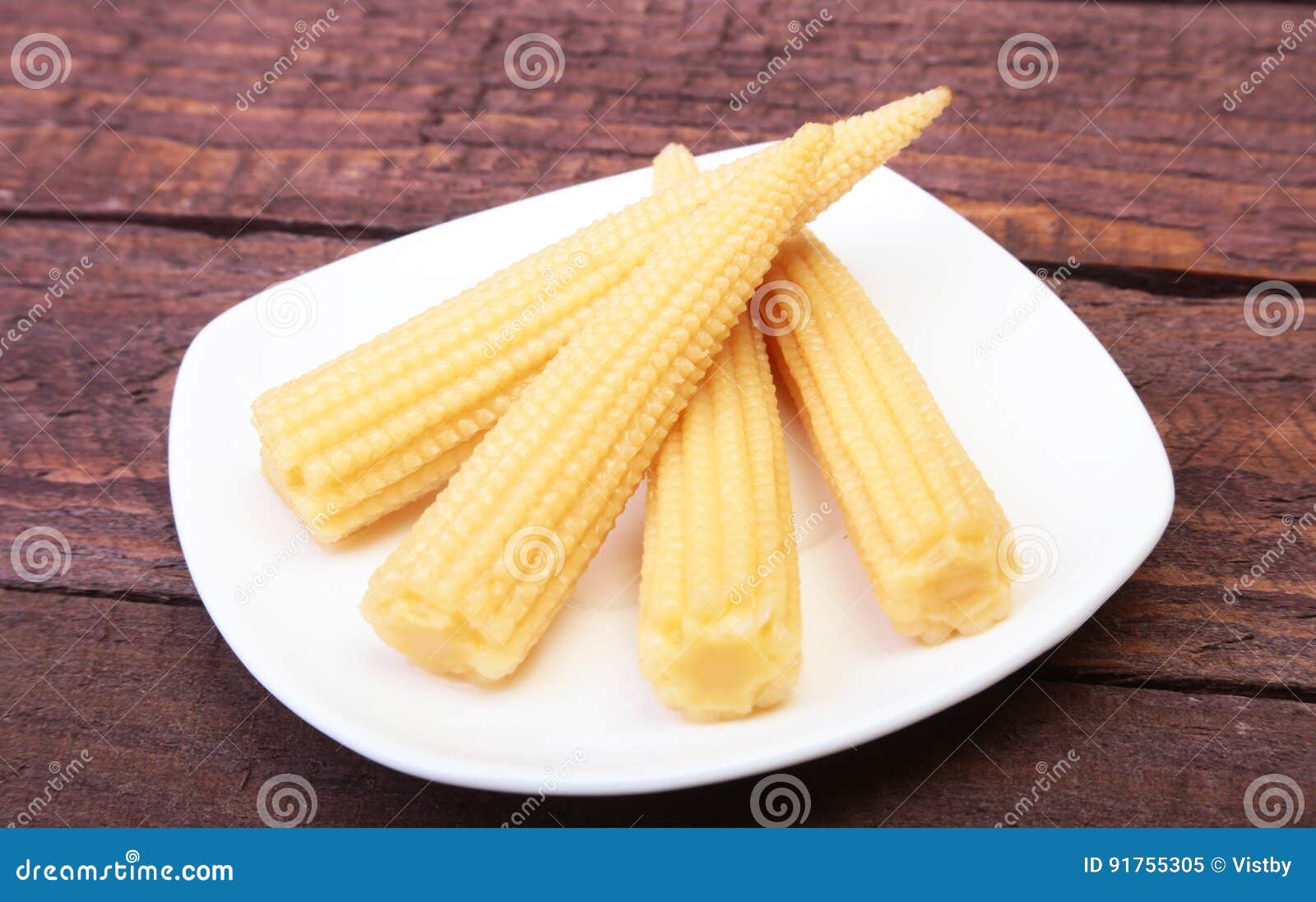 Espiga De Mini Corn Preservada Na Placa Na Placa De Madeira Imagem de ...