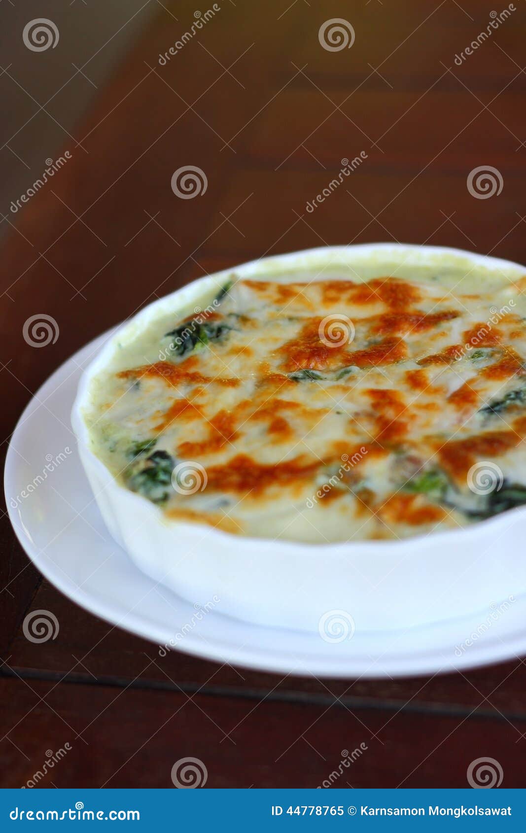 Espinaca Cocida Al Horno Con Queso Imagen de archivo - Imagen de ...