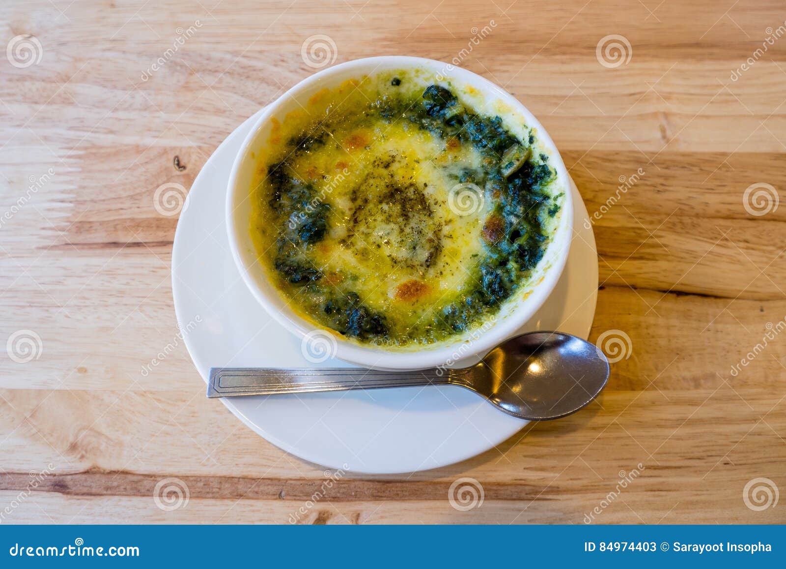 Espinaca Cocida Al Horno Con Queso Imagen de archivo - Imagen de ...