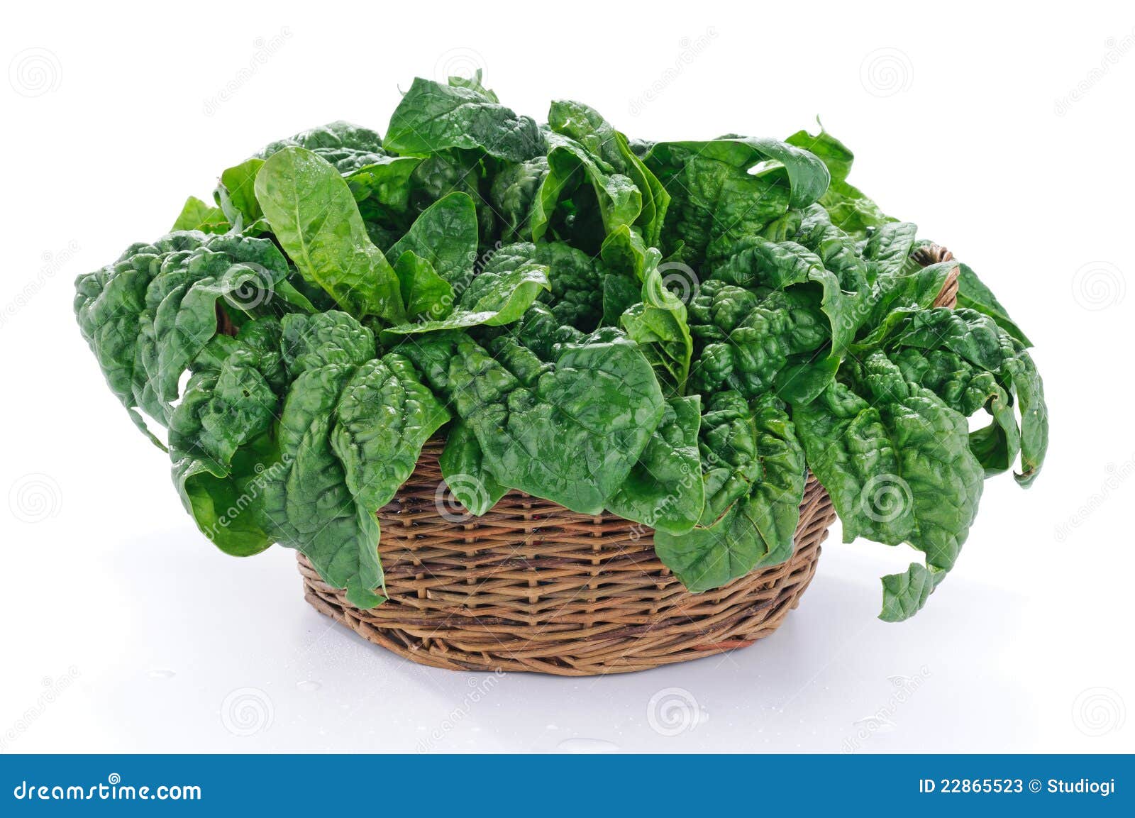 Espinafre na cesta imagem de stock. Imagem de vegetais - 22865523