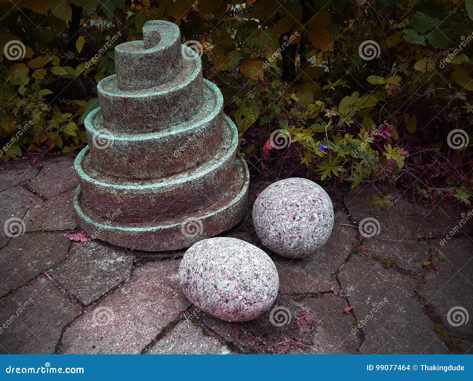 Espiral De La Roca Y Dos Rocas Redondas Foto de archivo - Imagen de ...