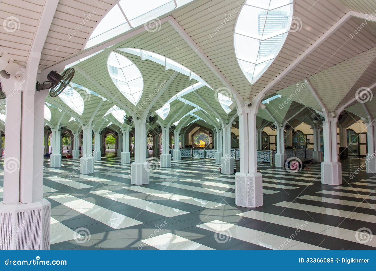 Esplanade of the As-Syakirin Mosque Stock Photo - Image of islamic ...